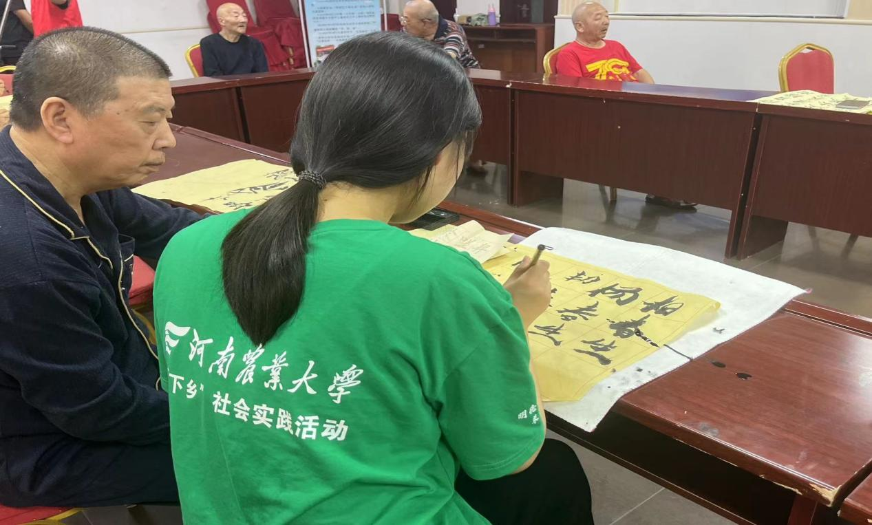 风景园林与艺术学院雷锋站赴颐和养老院开展“七彩课堂”志愿服务活动（四）-河南农业大学风景园林学院